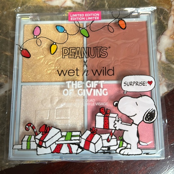 wet n wild | Makeup | Nwt Peanuts Wet N Wild The Gift Of Giving Face ...